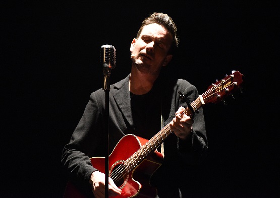 » STUTTGART/Theaterhaus: THE GIFT – Ein Soloabend für und mit ERIC ...