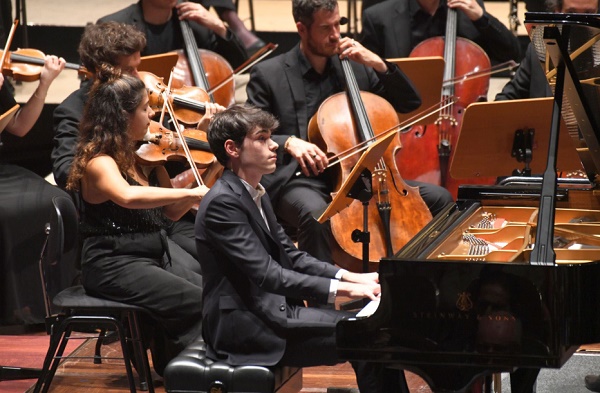 » WIESBADEN/ Kurhaus: Aurora Orchestra, Nicholas Collon, Leitung, Tom ...