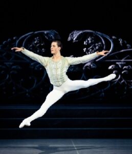 » Im Portrait: Timoor Afshar/ Solotänzer im Wiener StaatsballettOnline ...